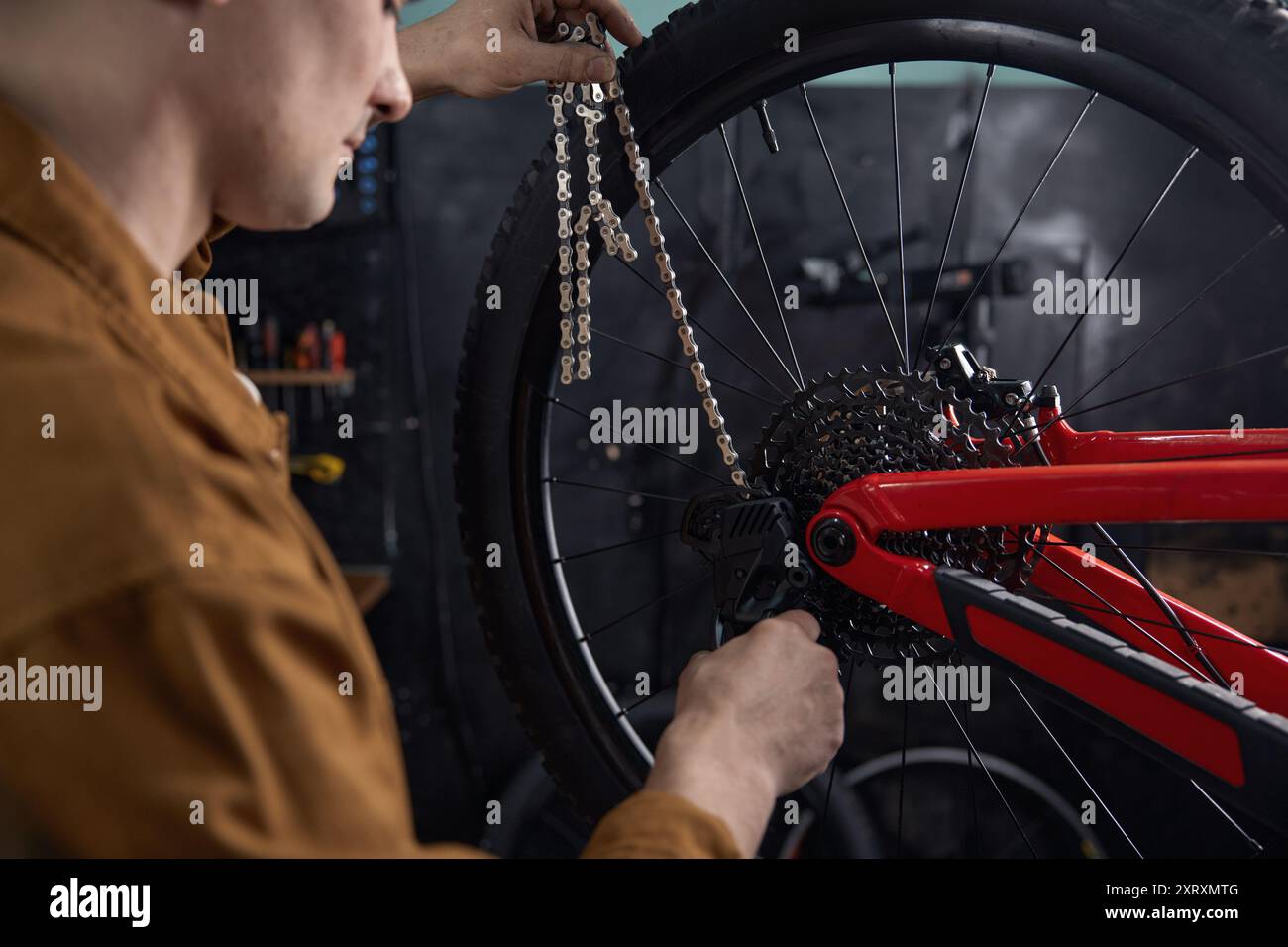 Chain replacement hi-res stock photography and images - Alamy