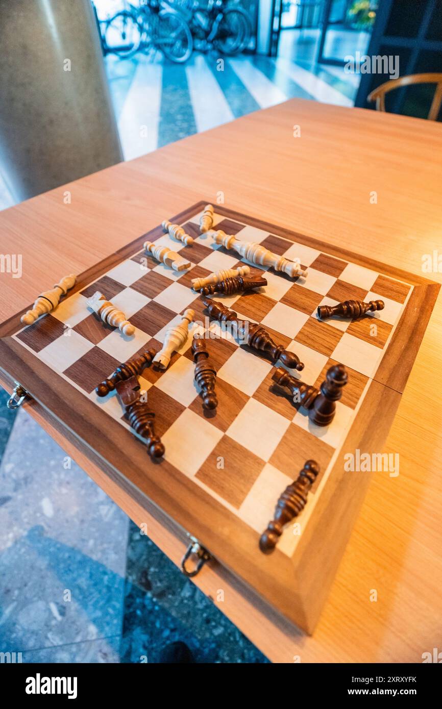 Fallen pawn piece on chess hi-res stock photography and images - Alamy
