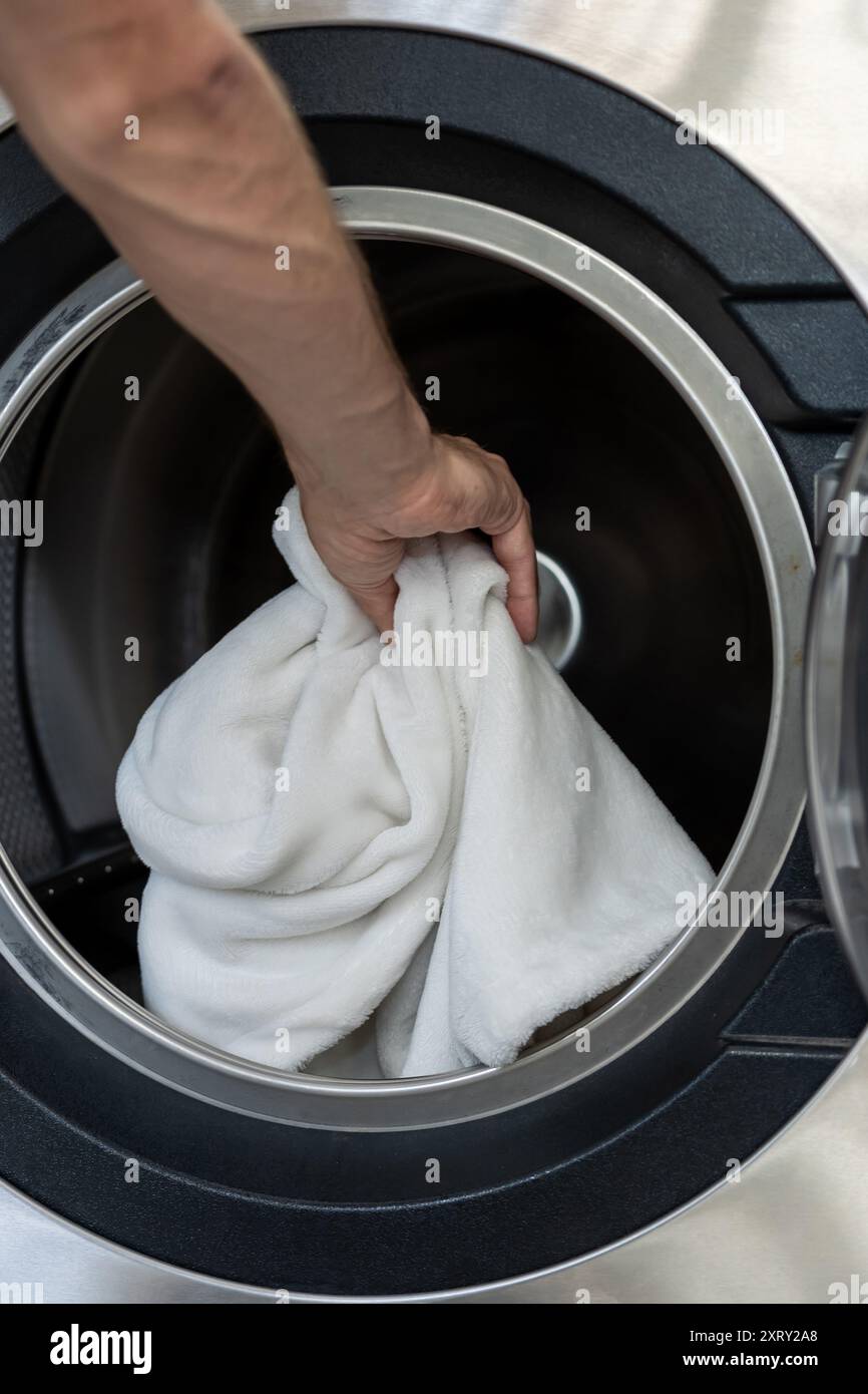 Self operating machine hi-res stock photography and images - Alamy