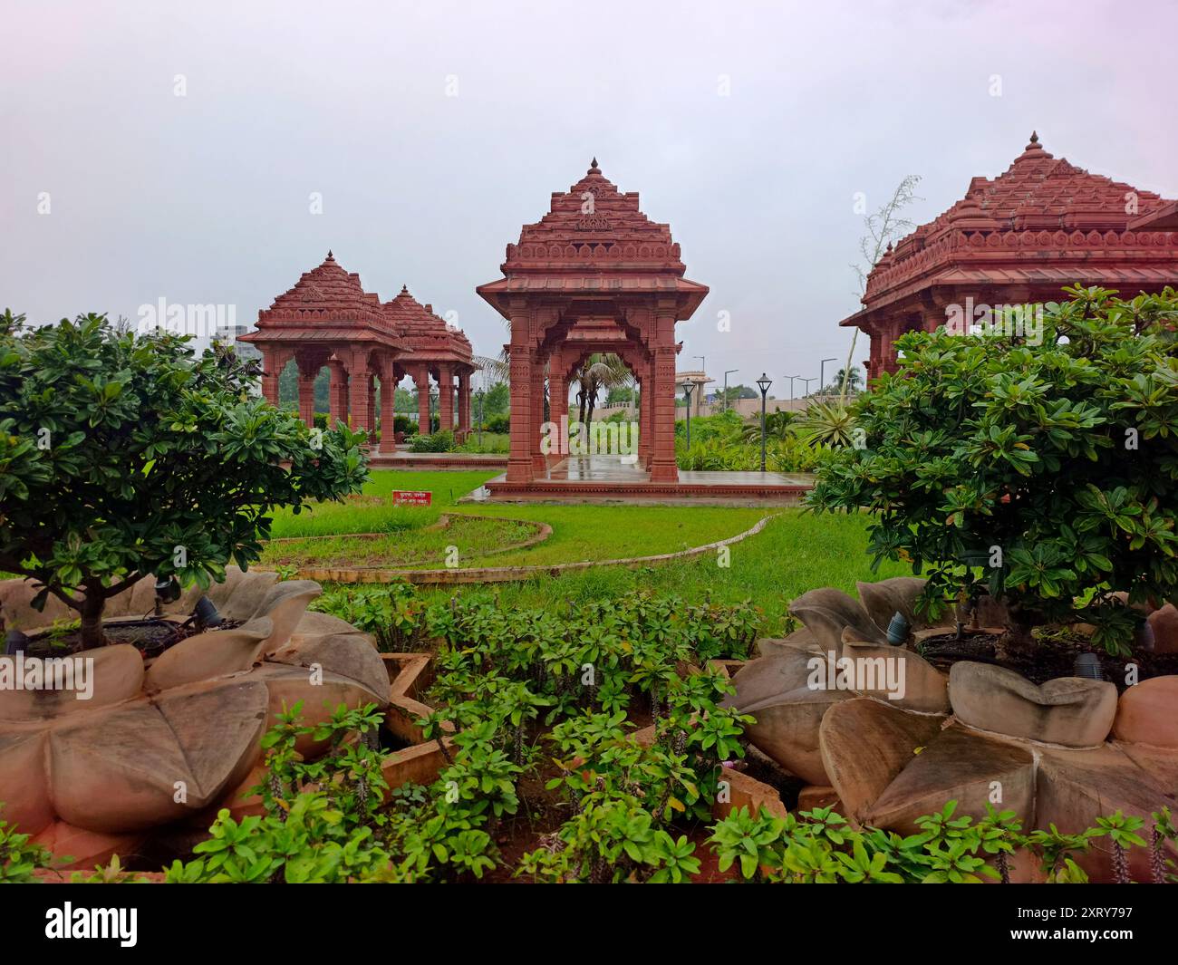 Baps shri swaminarayan mandir pune hi-res stock photography and images ...