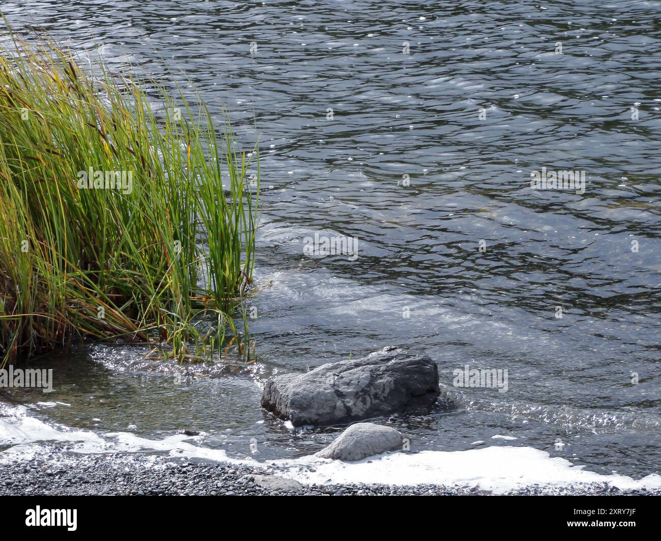 Water around rock hi-res stock photography and images - Alamy