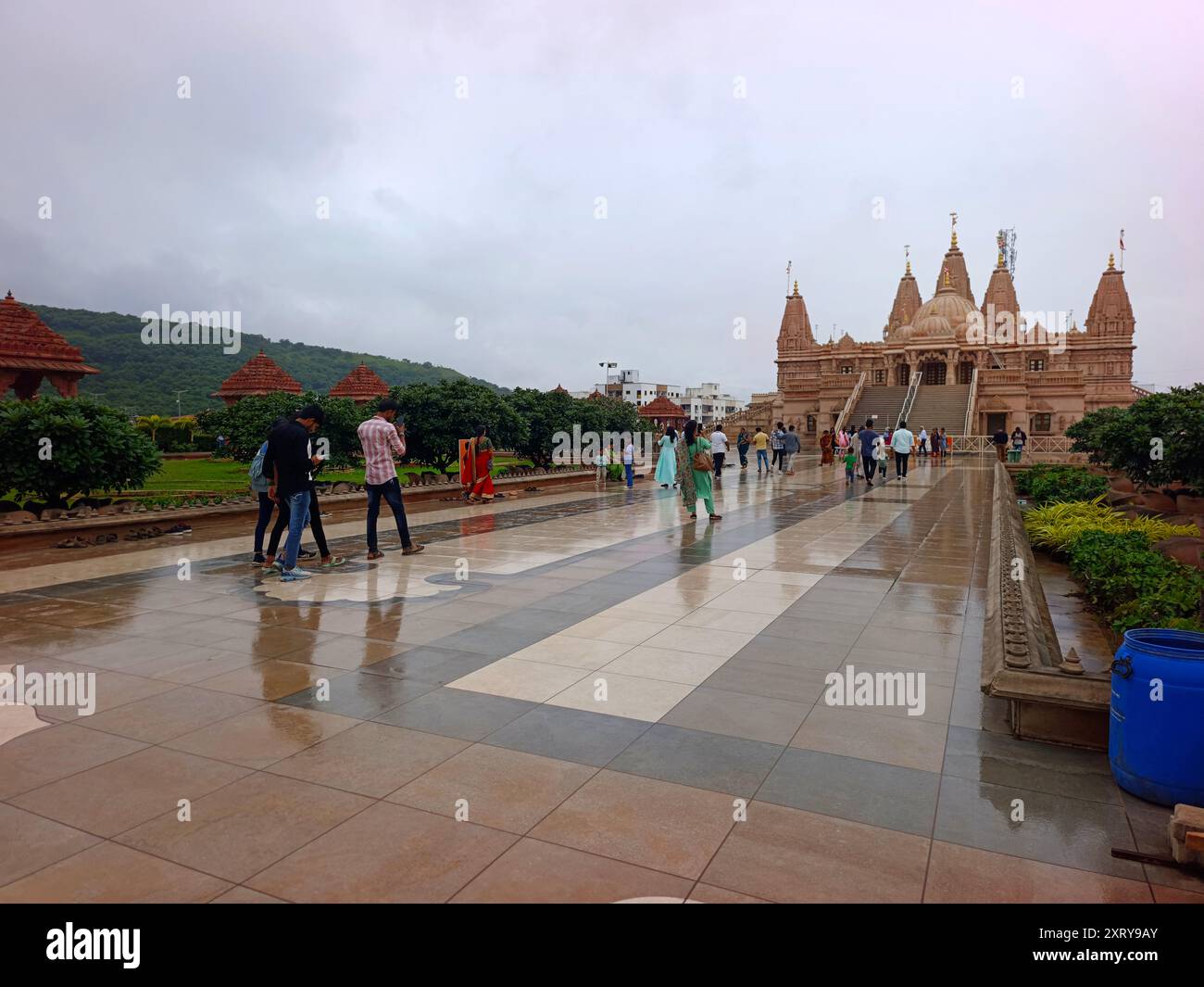 Baps shri swaminarayan mandir pune hi-res stock photography and images ...