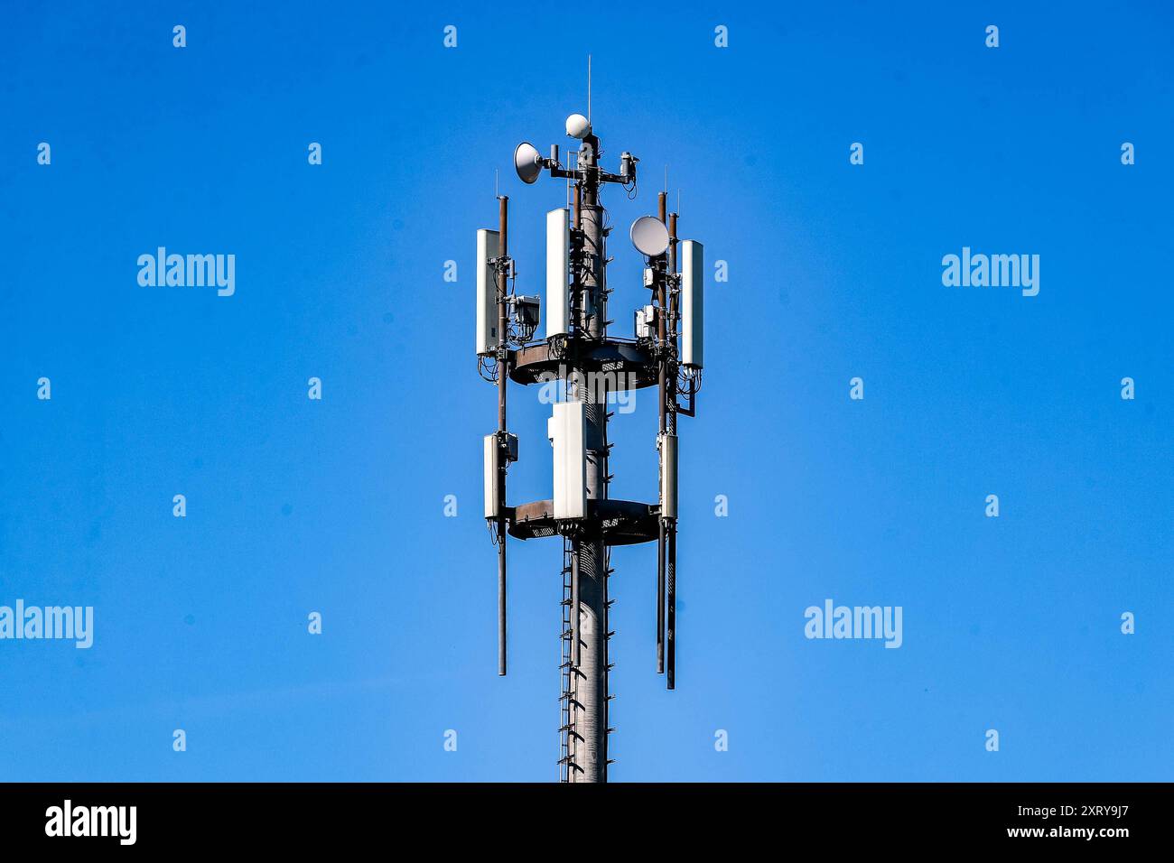Mobilfunkmast, Symbolbild, Handymast, Telekommunikation, Signalübertragung, Funkmast, 5G, 4G ...