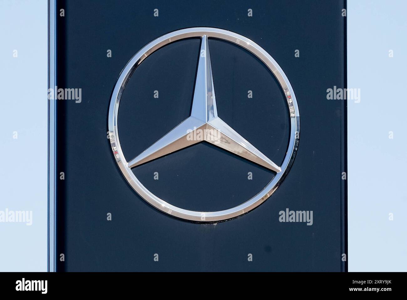 Stern auto logo hi-res stock photography and images - Alamy