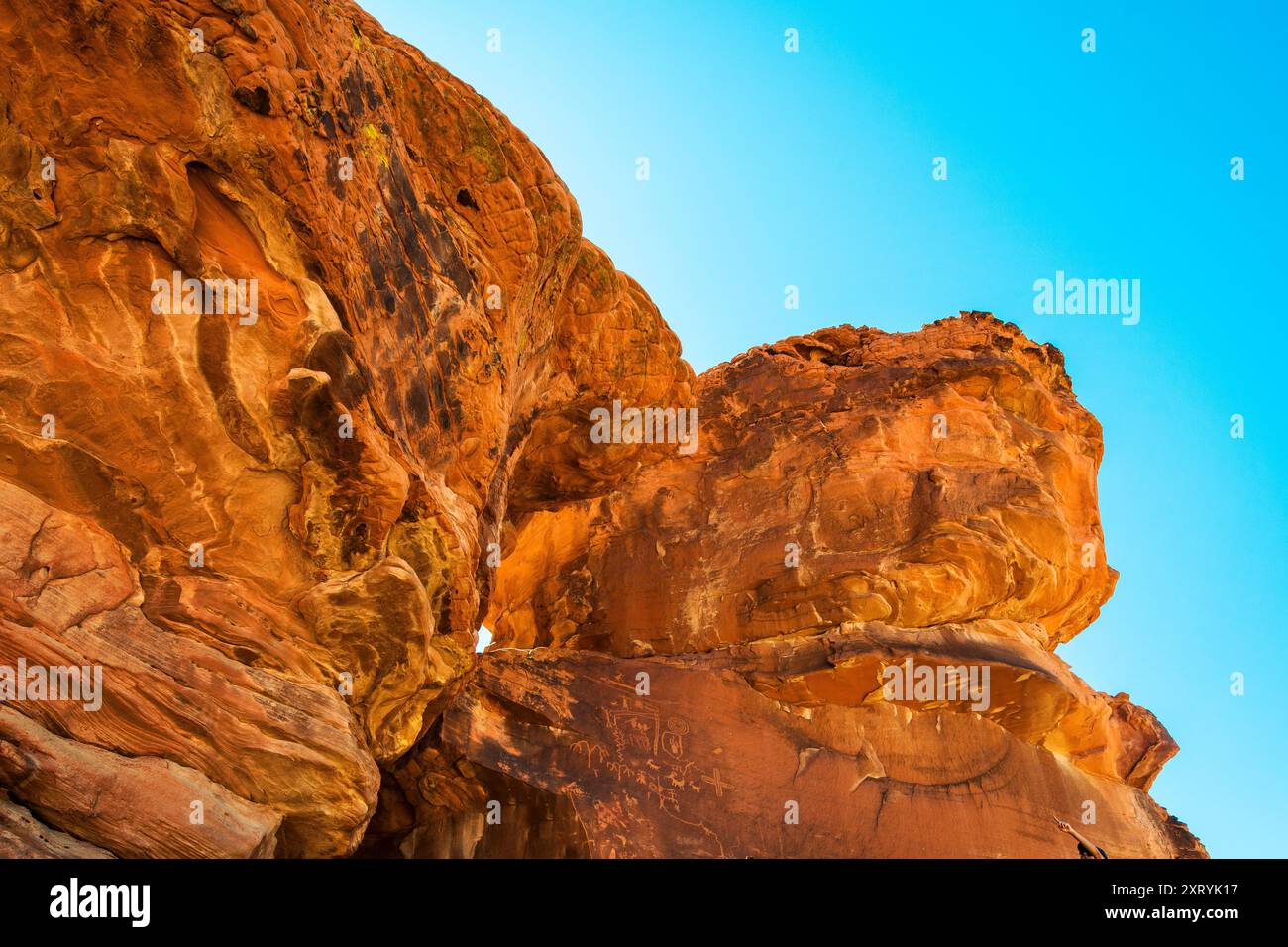 Atlatl Rock Viewpoint, Petroglyphs, Valley of Fire State Park, Mojave ...
