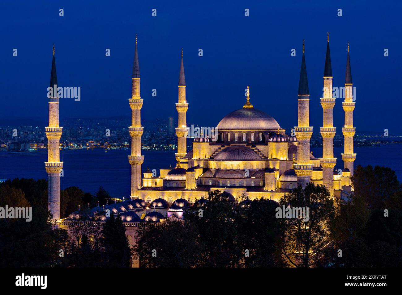 Famous mosque istanbul hi-res stock photography and images - Alamy