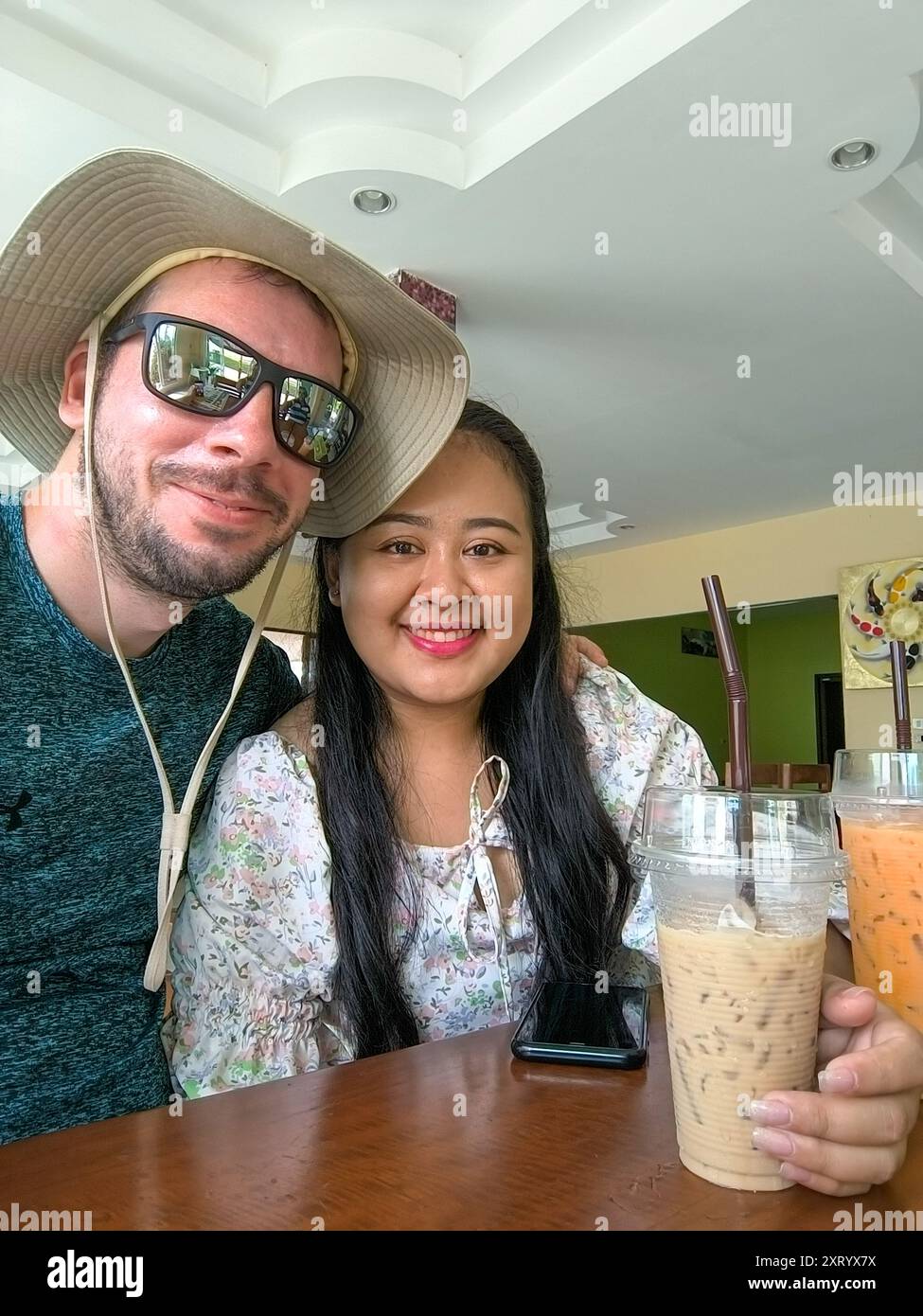 thailand women pose Stock Photo - Alamy