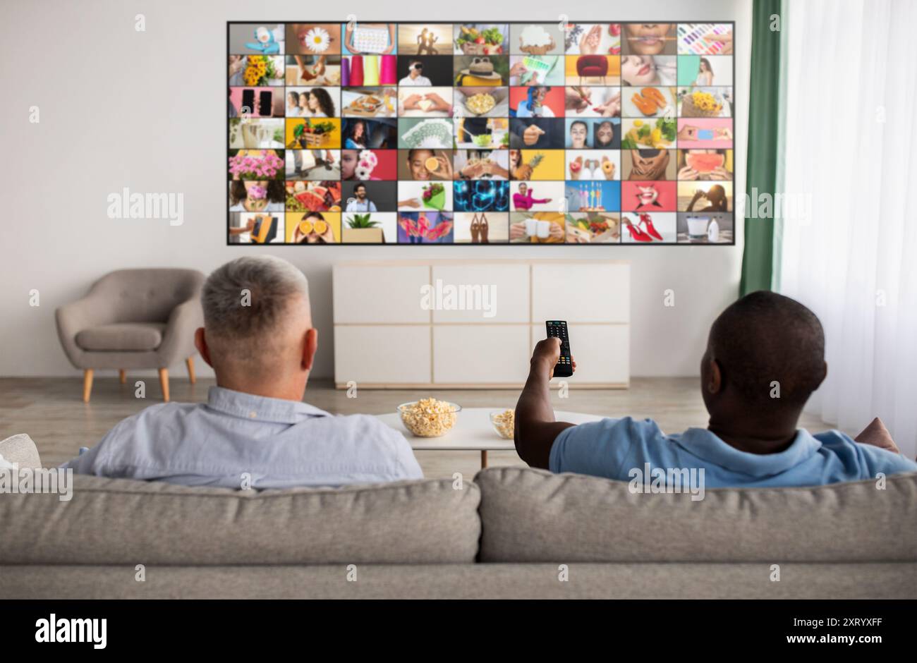 Multiple screen video wall display hi-res stock photography and images ...