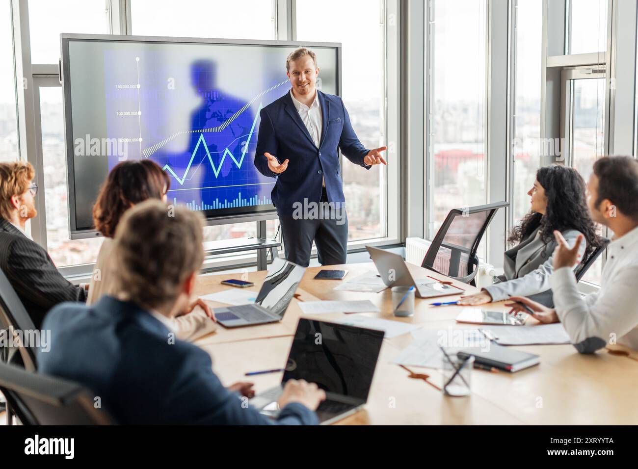 Whiteboard presenter businessman team hi-res stock photography and ...