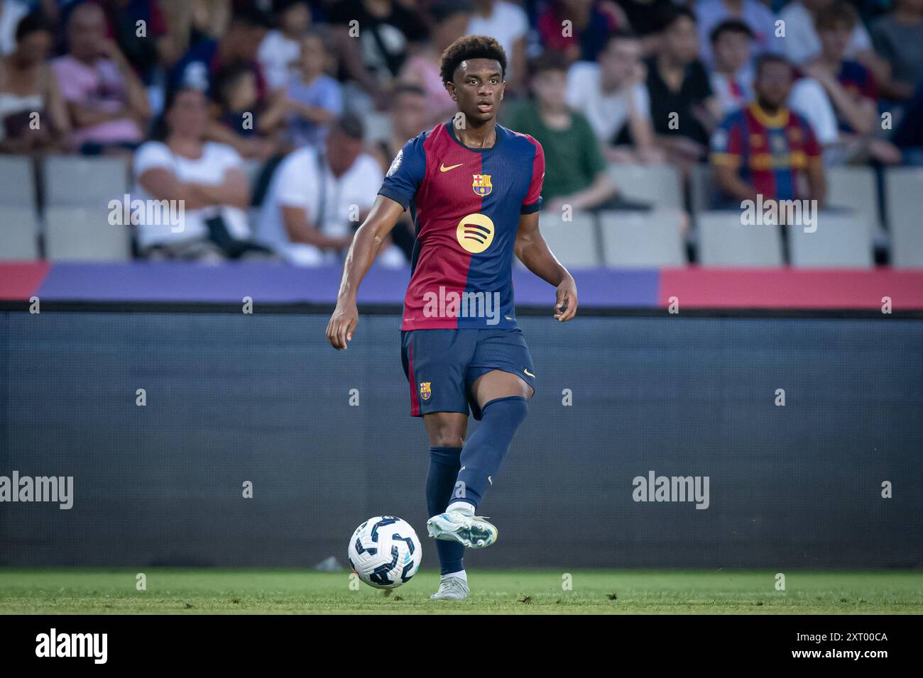 Alejandro Balde (FC Barcelona) controls the ball during a Joan Gamper ...