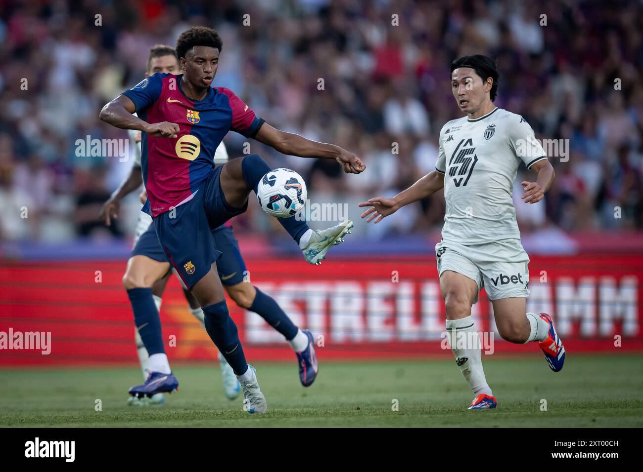 Alejandro Balde (FC Barcelona) controls the ball during a Joan Gamper ...