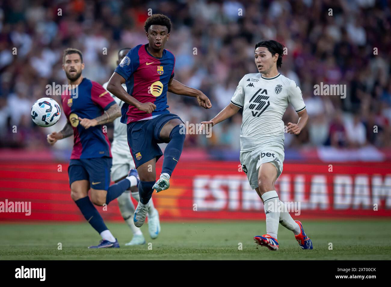 Alejandro Balde (FC Barcelona) controls the ball during a Joan Gamper ...