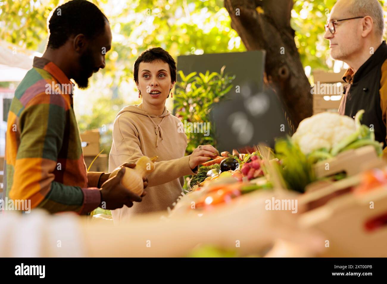 Helping farmer vegetables couple hi-res stock photography and images ...