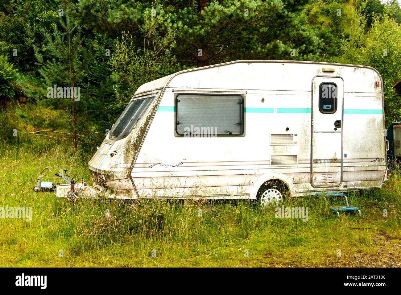 old abandoned vintage caravan in a field in cumbria uk Stock Photo - Alamy