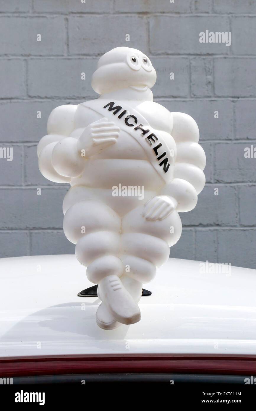 Garage michelin hi-res stock photography and images - Alamy