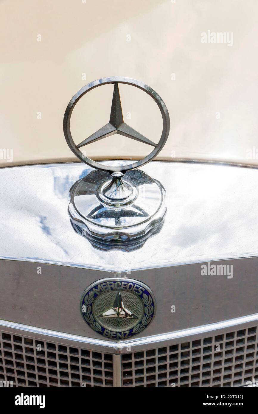 180 190 sedan hi-res stock photography and images - Alamy