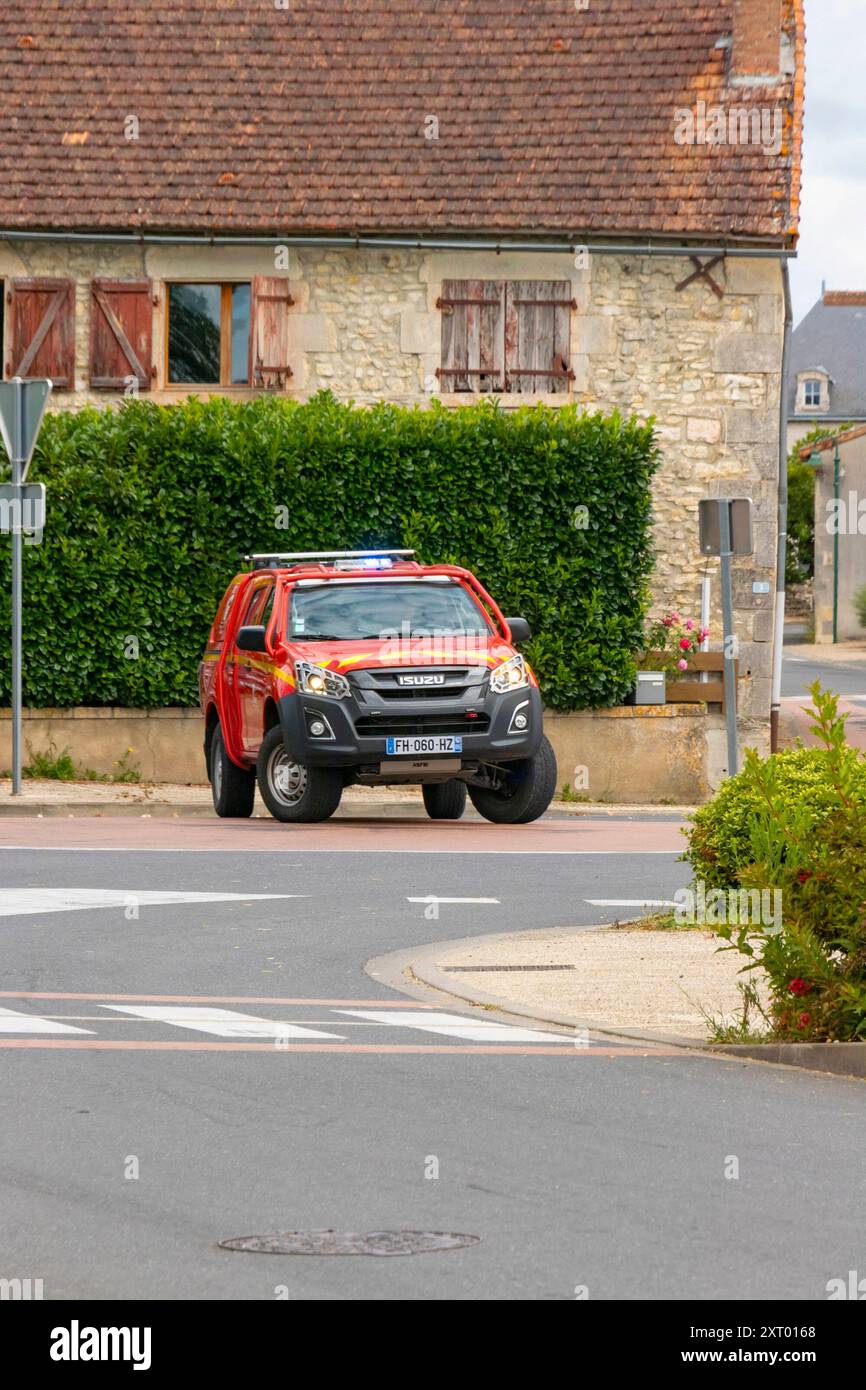 Paramedic responding hi-res stock photography and images - Alamy