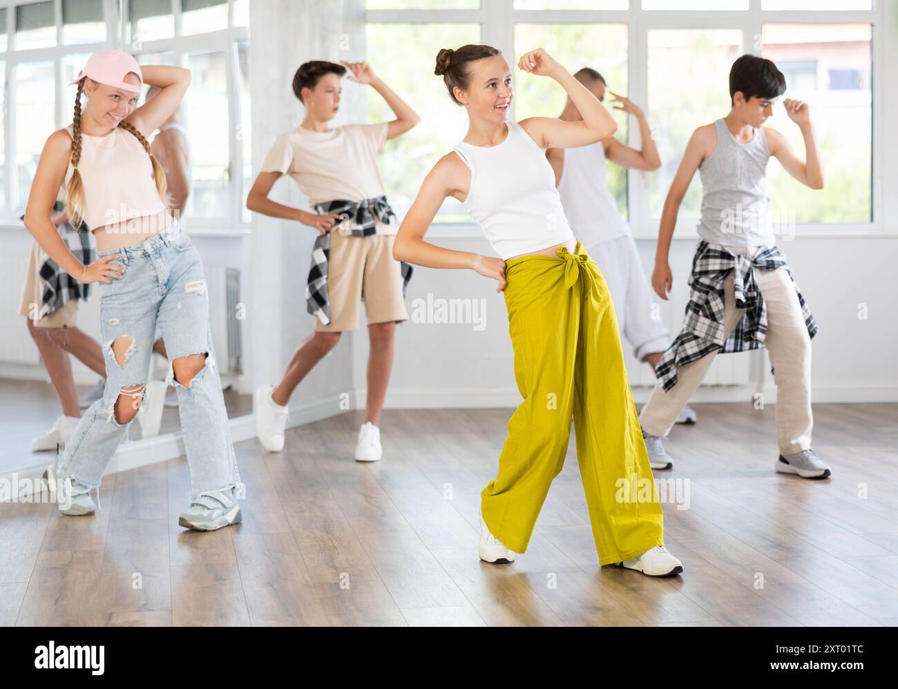 Teen girl with group of teenage friends, learn to dance hip hop Stock ...