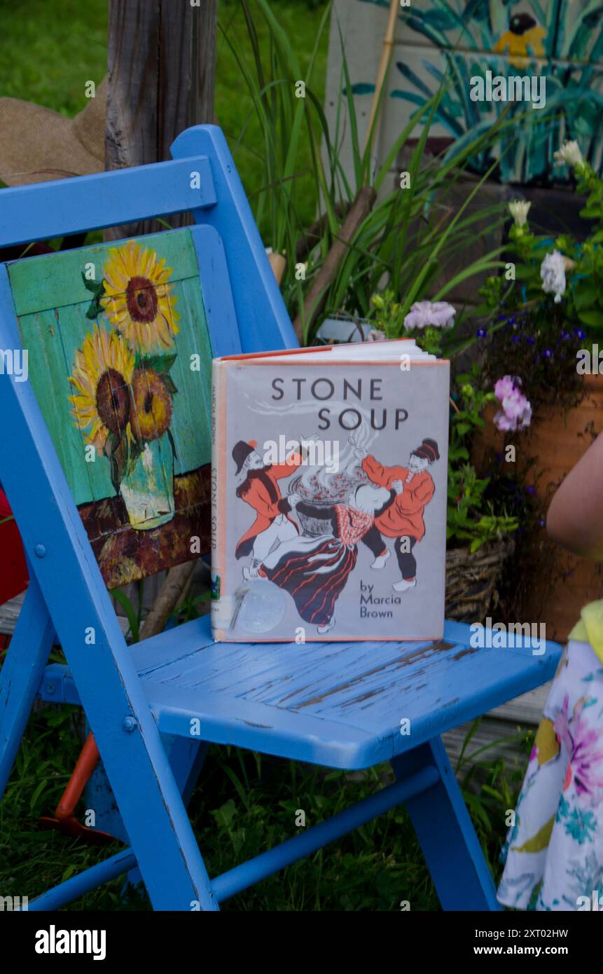 Stone soup story hi-res stock photography and images - Alamy