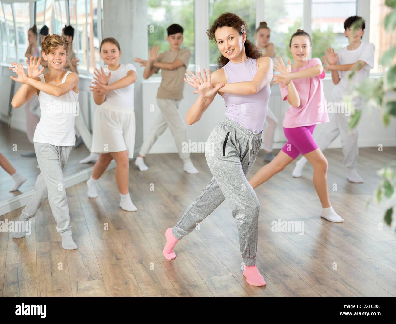 Group of children dancing jazz funk Stock Photo - Alamy