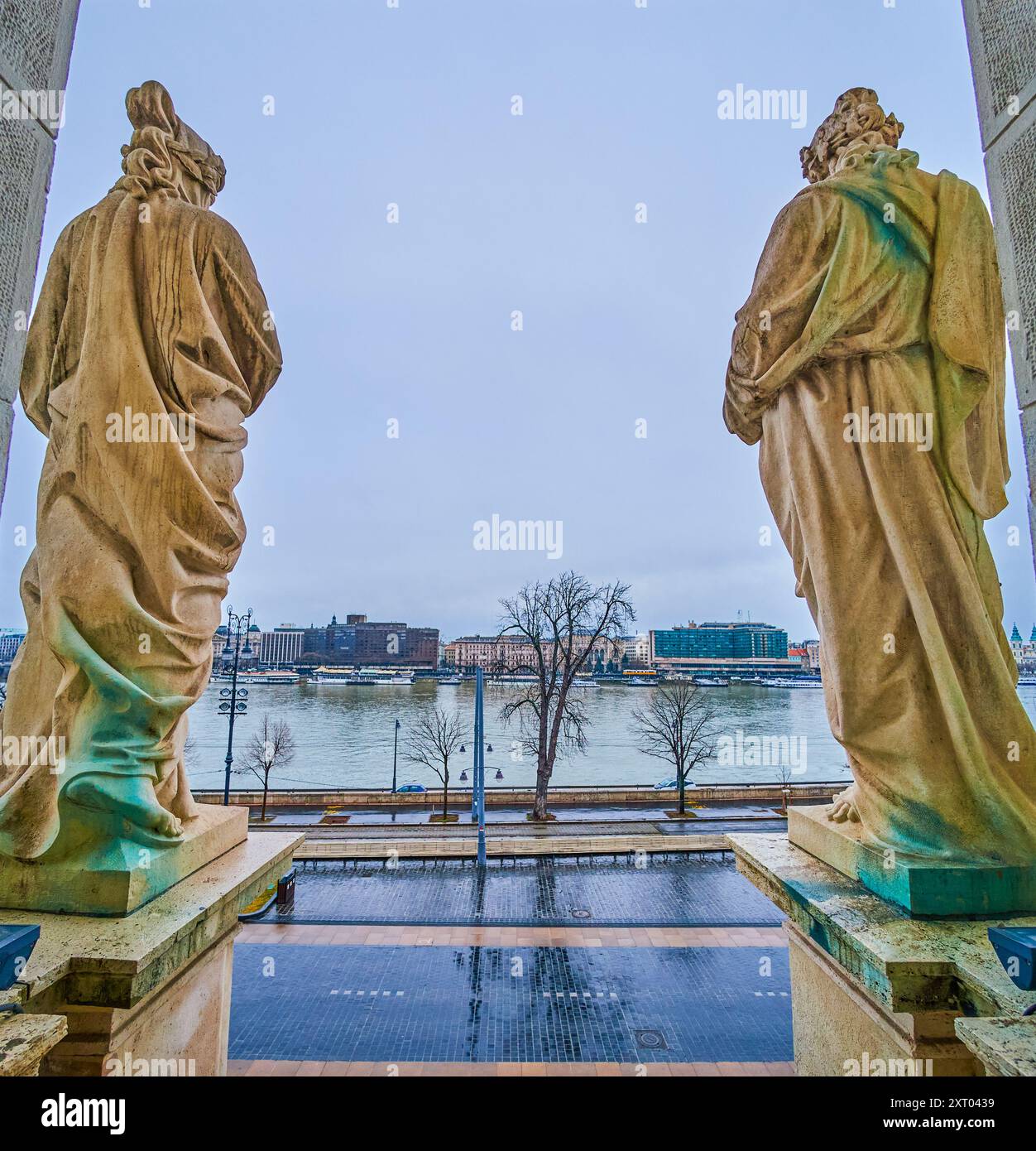 Viewing terrace with sculptures of Buda Castle Garden Bazaar ...