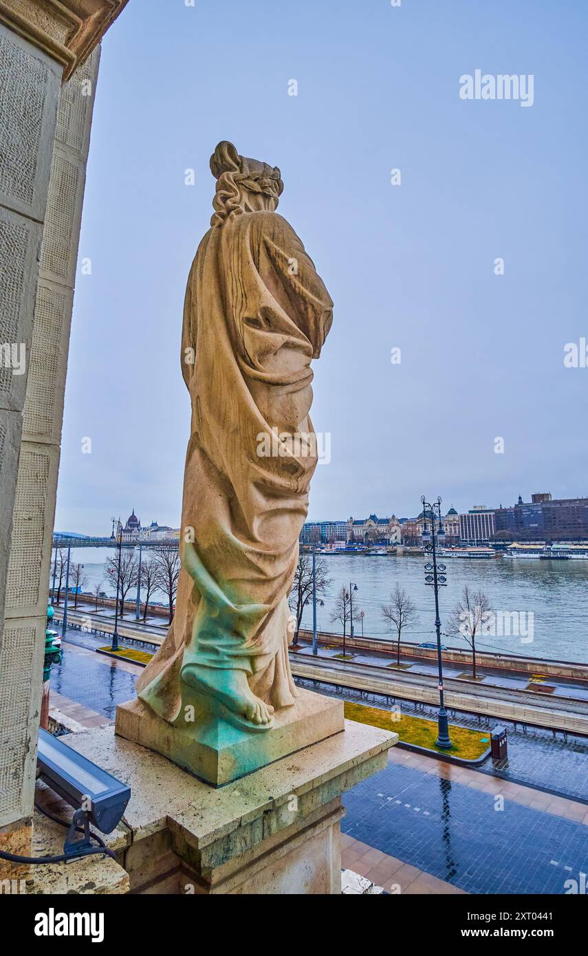 Viewing terrace with sculptures of Buda Castle Garden Bazaar ...