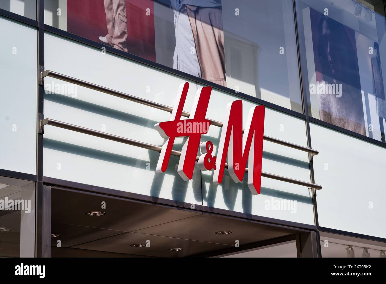 Handwriting logo initial signature hi-res stock photography and images ...