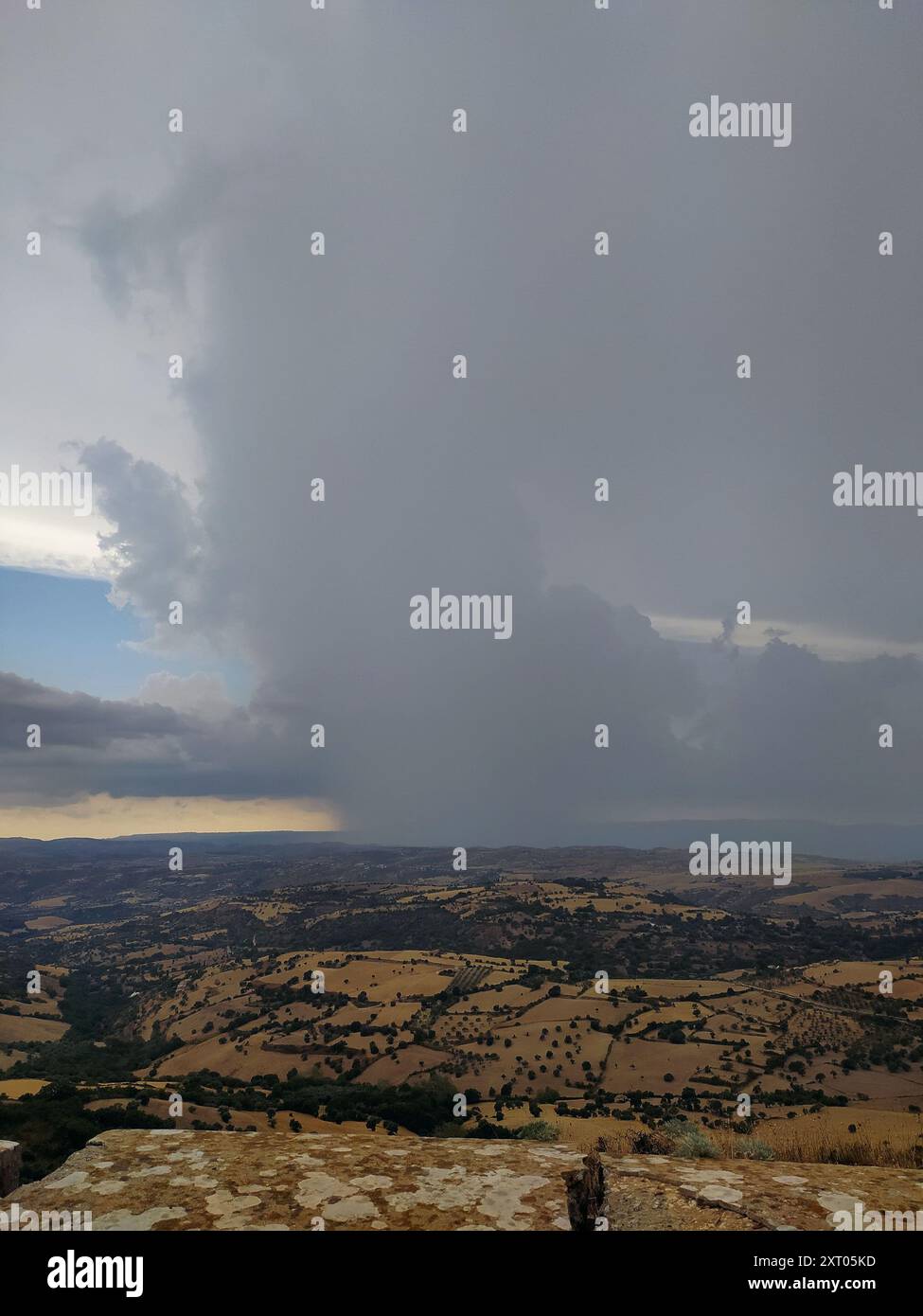 Dramatic agricultural landscape hi-res stock photography and images - Alamy