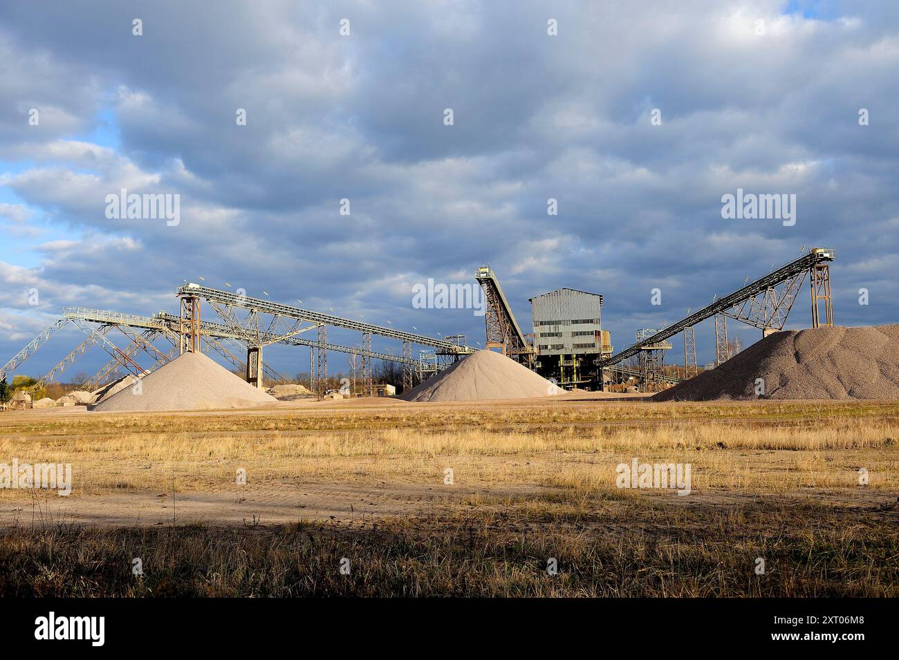 Sand raw material hi-res stock photography and images - Alamy