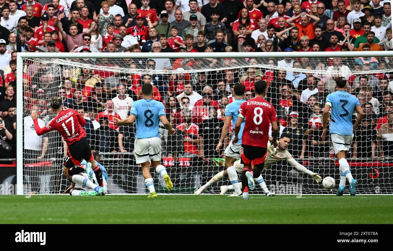 London, UK. 10th Aug, 2024. Alejandro Garnacho of Manchester Utd scores ...