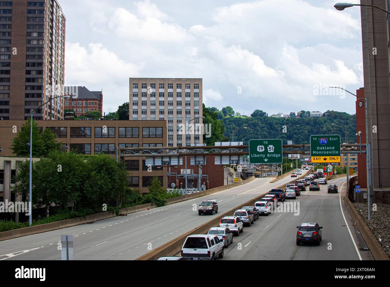 Driving in downtown pittsburgh hi-res stock photography and images - Alamy
