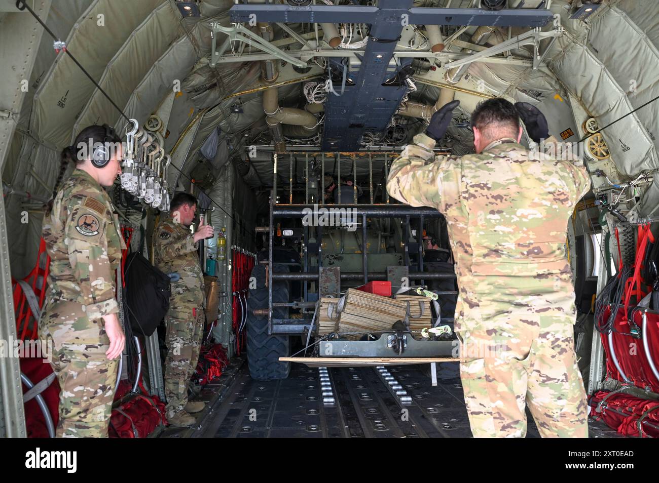 C 130 cargo loading hi-res stock photography and images - Alamy