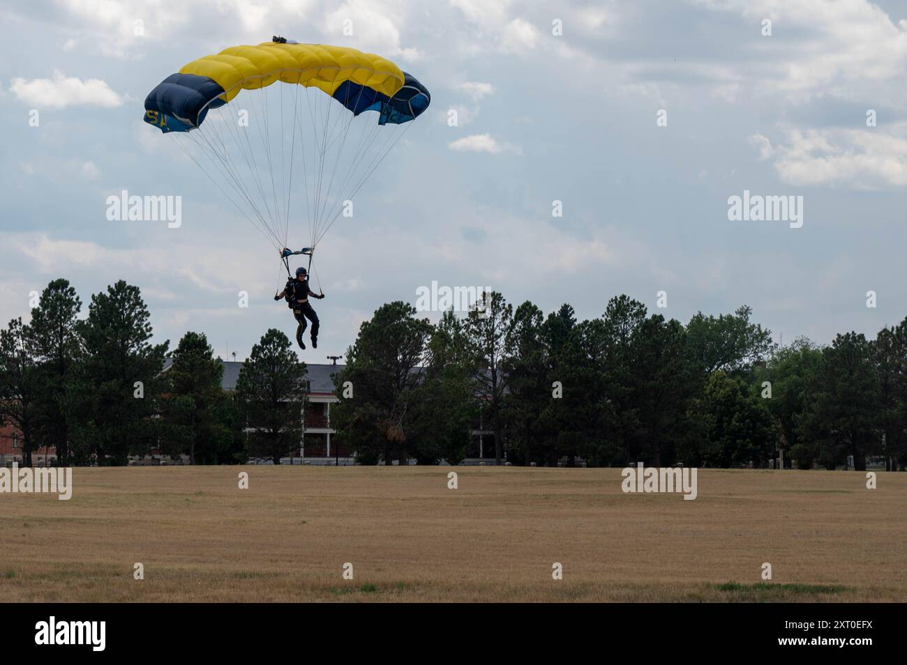 The “Leap Frogs” Navy Parachute Team parachute down onto F.E. Warren ...