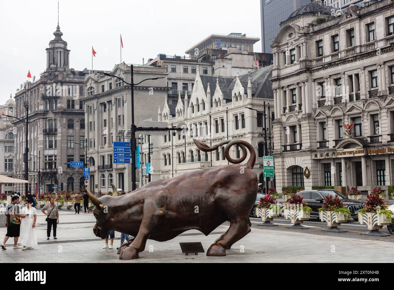 Bull statue in front of former HSBC Building (Municipal Government ...