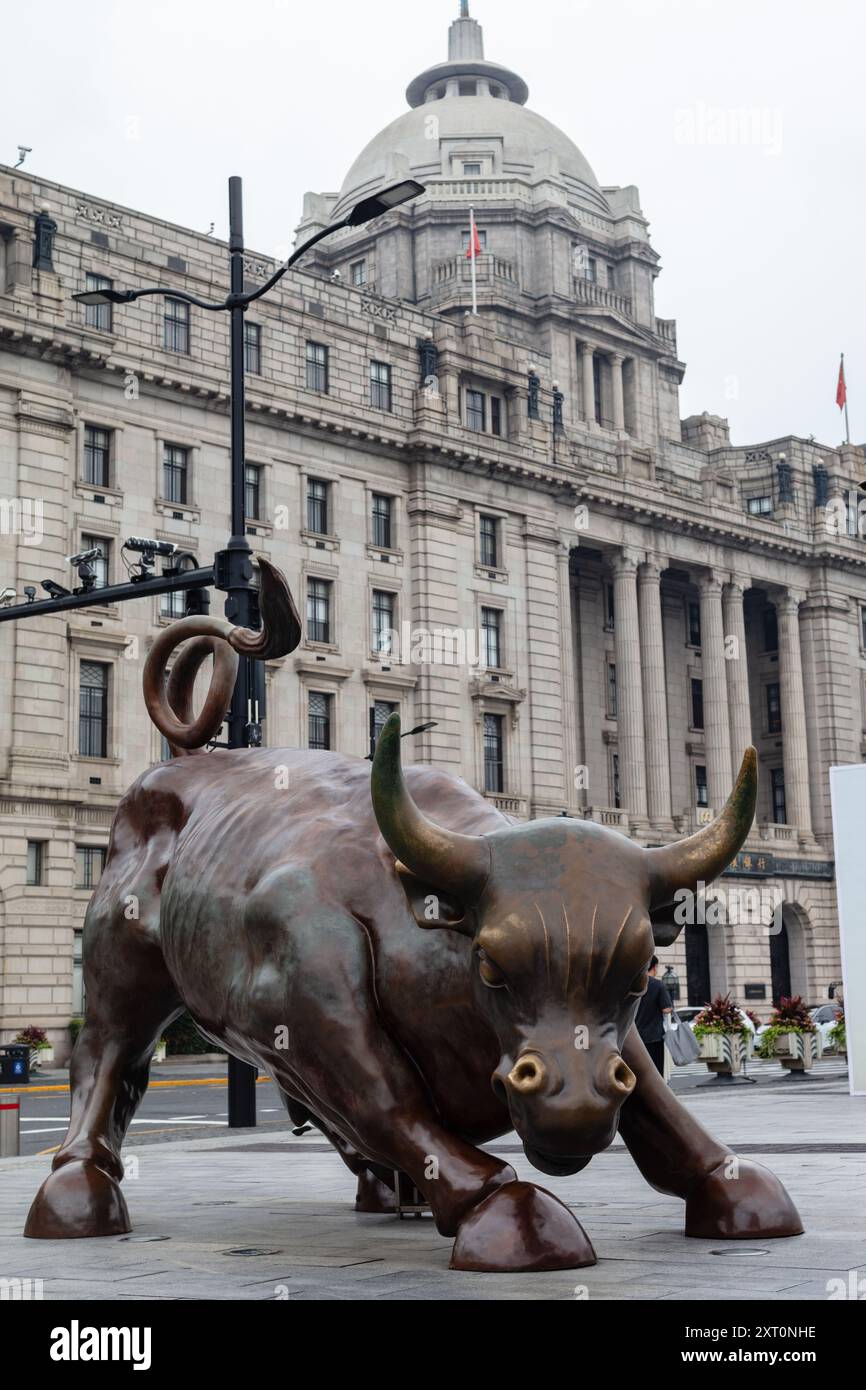 Bull statue in front of former HSBC Building (Municipal Government ...