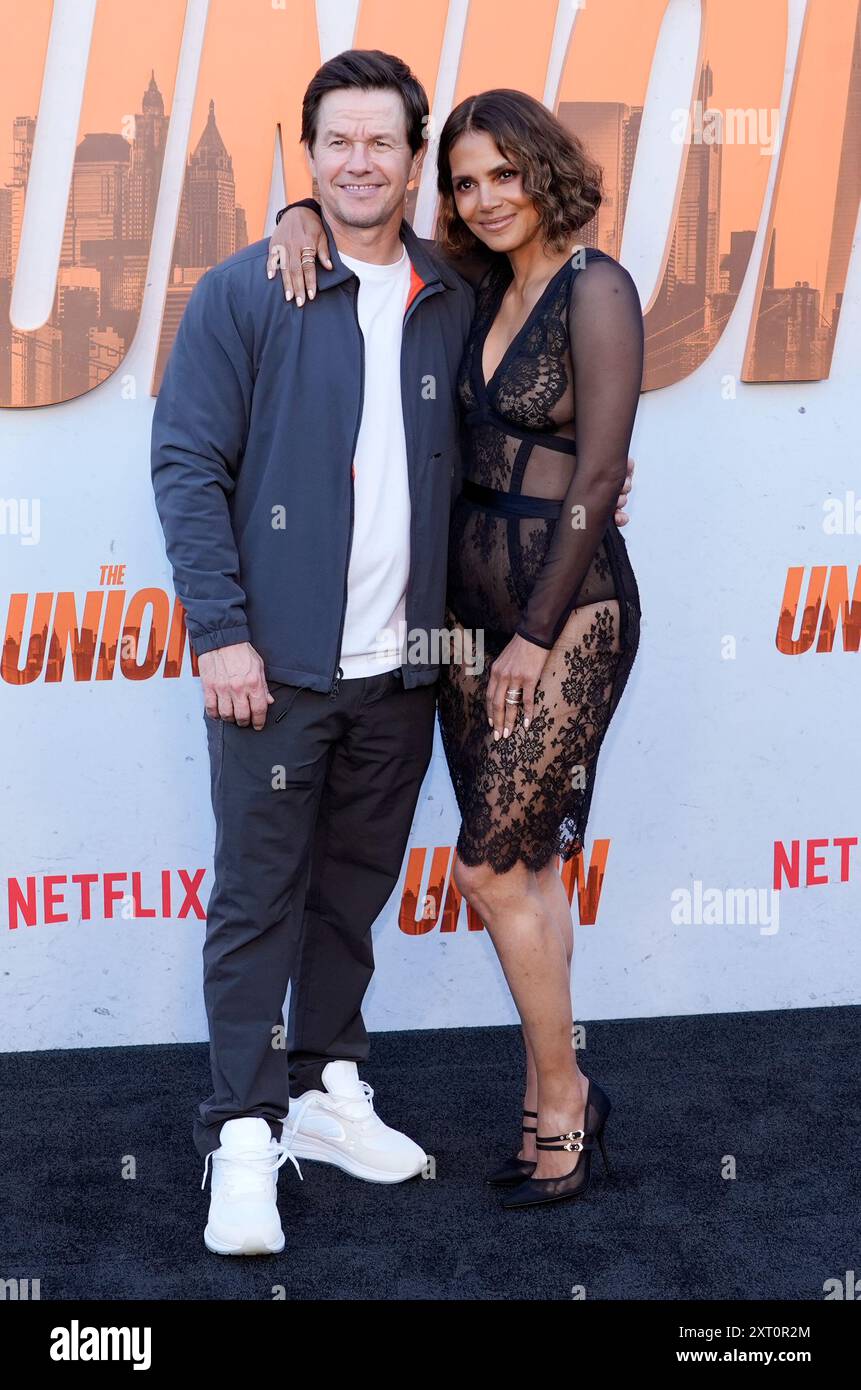 Mark Wahlberg, left, and Halle Berry pose together at the premiere of ...
