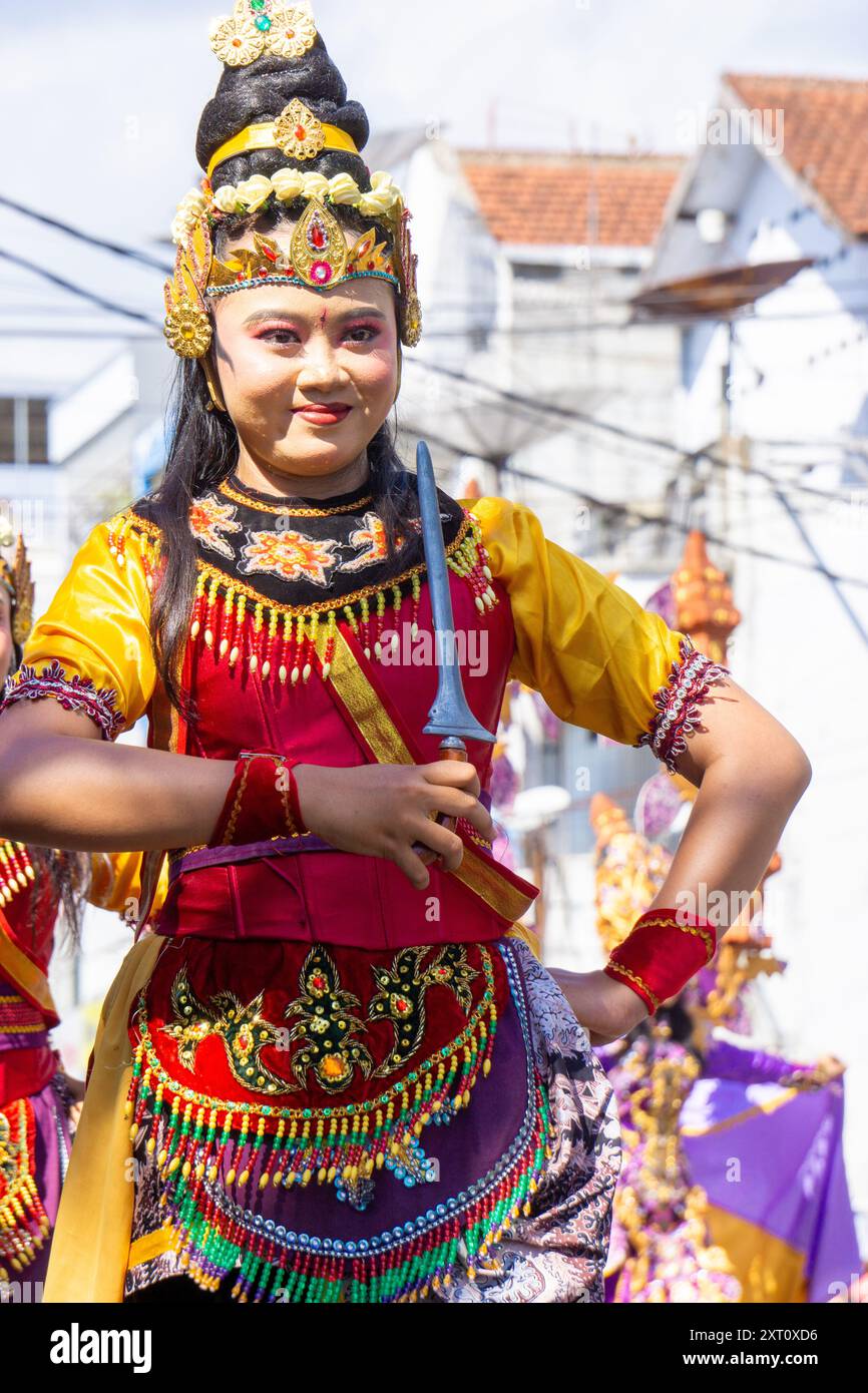 Rainbow Over Majapahit dance from Mojokerto (East Java) on the 3rd BEN ...