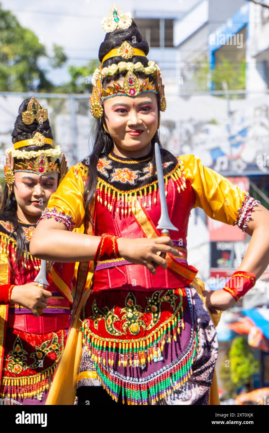 Rainbow Over Majapahit dance from Mojokerto (East Java) on the 3rd BEN ...