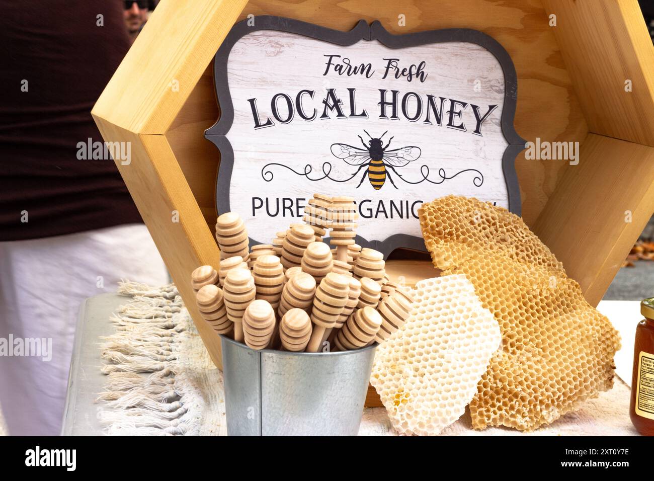 Market stall selling honey hi-res stock photography and images - Alamy