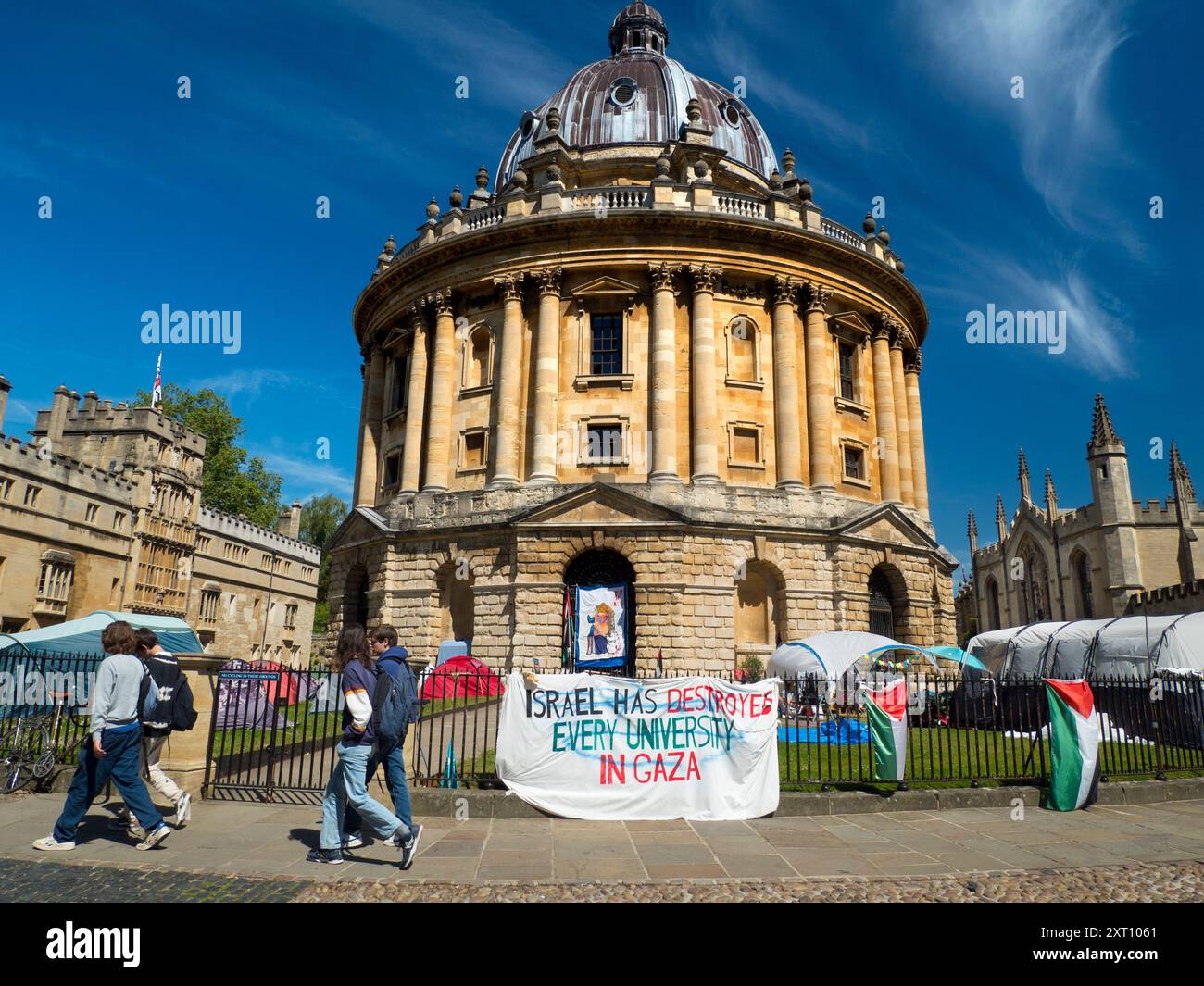 POLITICS/NEWS Radcliffe Square lies at the heart of historic Oxford ...
