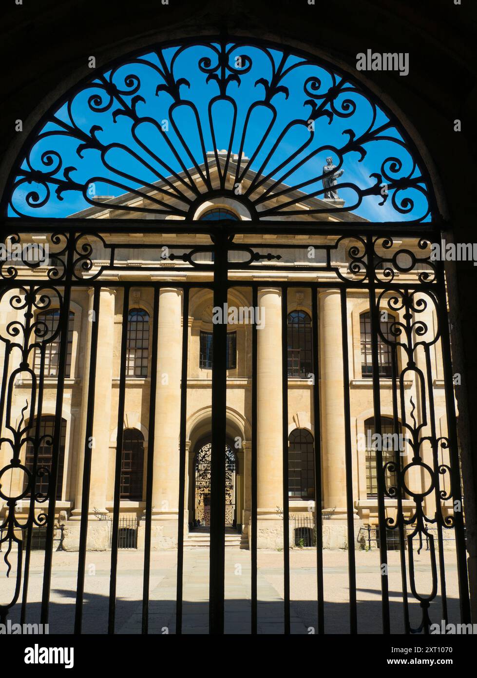 Clarendon arch hi-res stock photography and images - Alamy