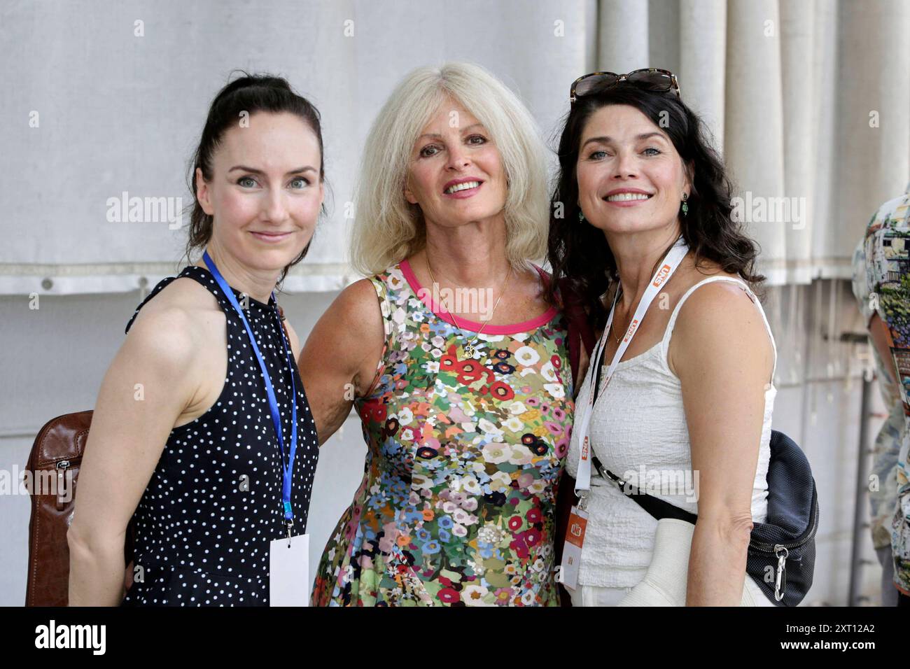Vanessa Glinka, Claudia Neidig und Katharina Hadem beim Fantreffen ...