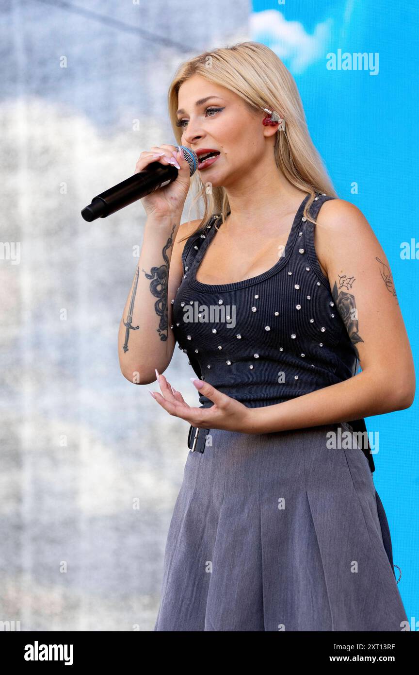 Marie Reim live beim Senftenberger Hafenfest 2024. Senftenberg, 11.08. ...