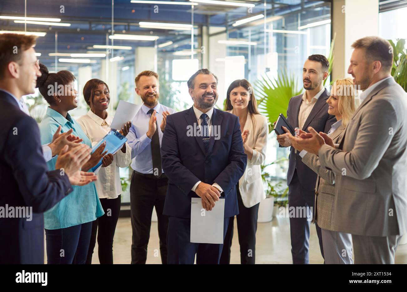 Business woman employees applause hi-res stock photography and images ...