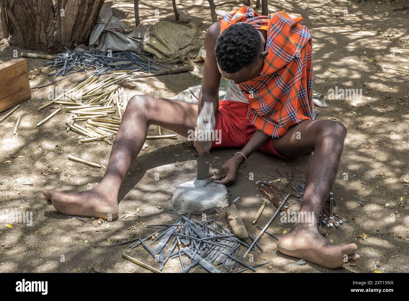 Blacksmitthing: preparing arrowheads, Datoga tribe, farmers, herders ...