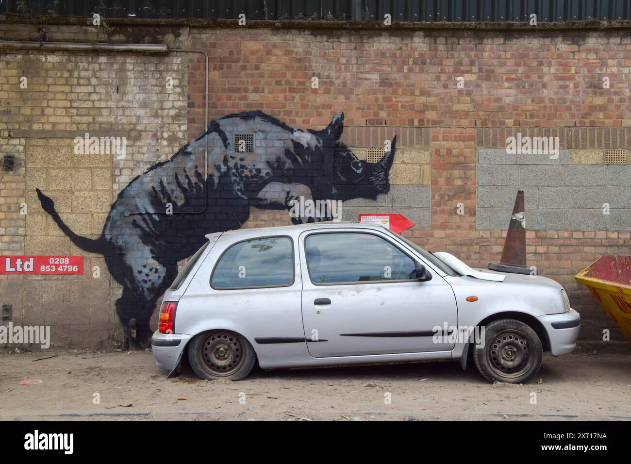 Banksy rhino car hi-res stock photography and images - Alamy