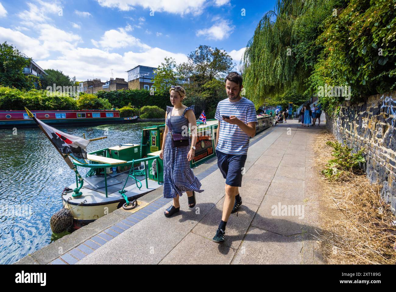 Operating locks on the canal hi-res stock photography and images - Alamy