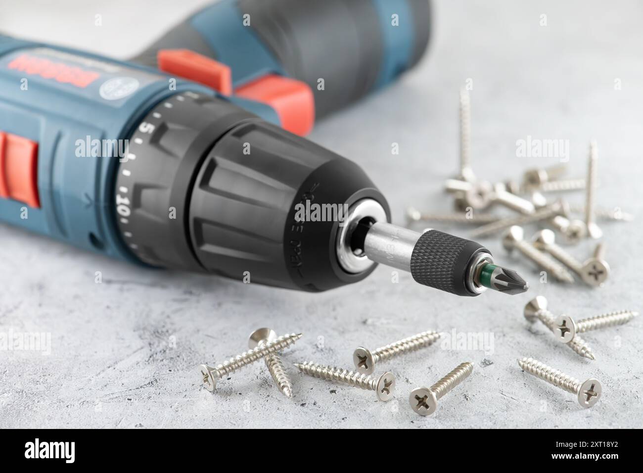 Professional cordless drill screwdriver and screws close-up ...