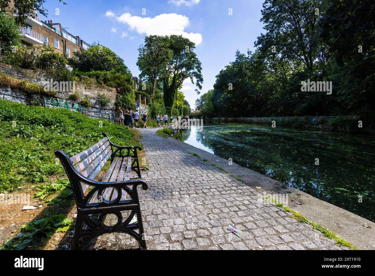 Operating canal lock gates hi-res stock photography and images - Alamy