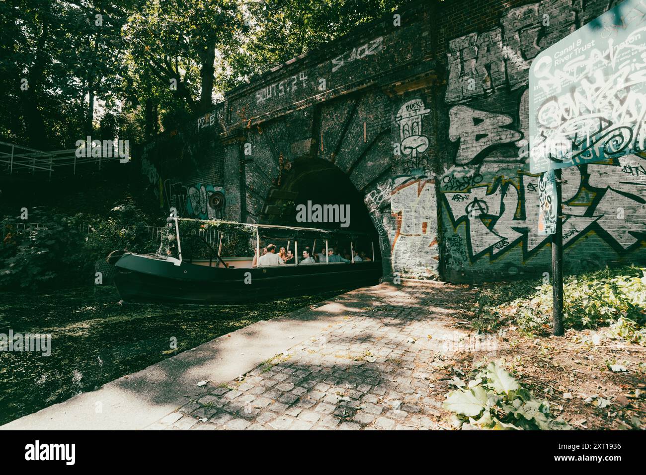 London Regent's Canal City Road Lock Stock Photo - Alamy